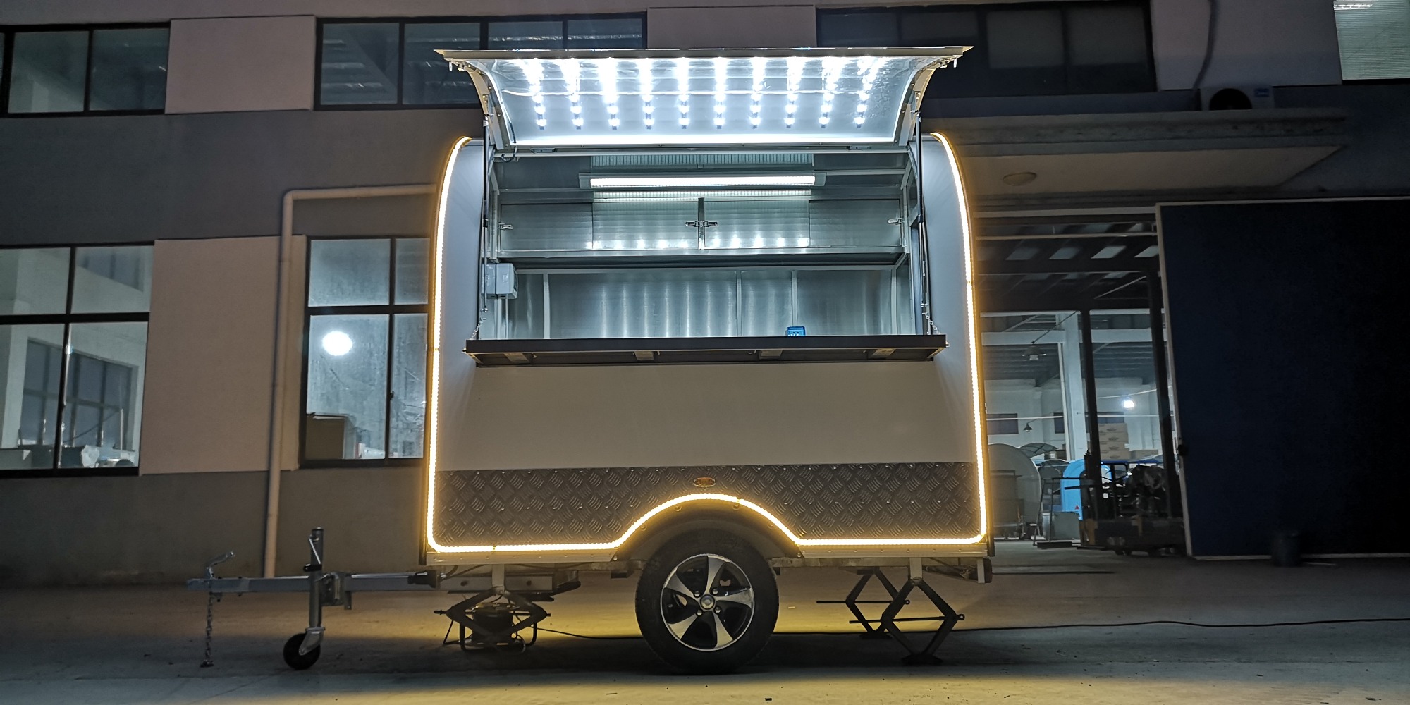 Mobile Catering Trailer Burger Van Bar Coffee Crepe Trailer